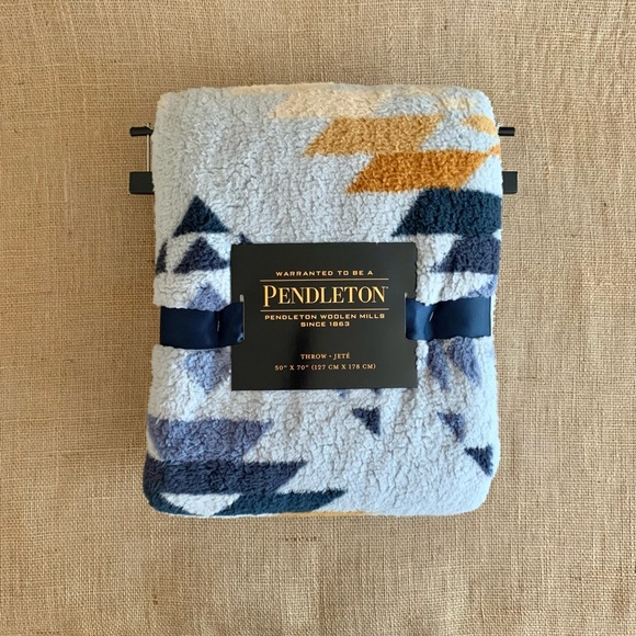 Pendleton | Bedding | Pendleton Peak Canyon Sherpa Throw Blanket Aztec ...
